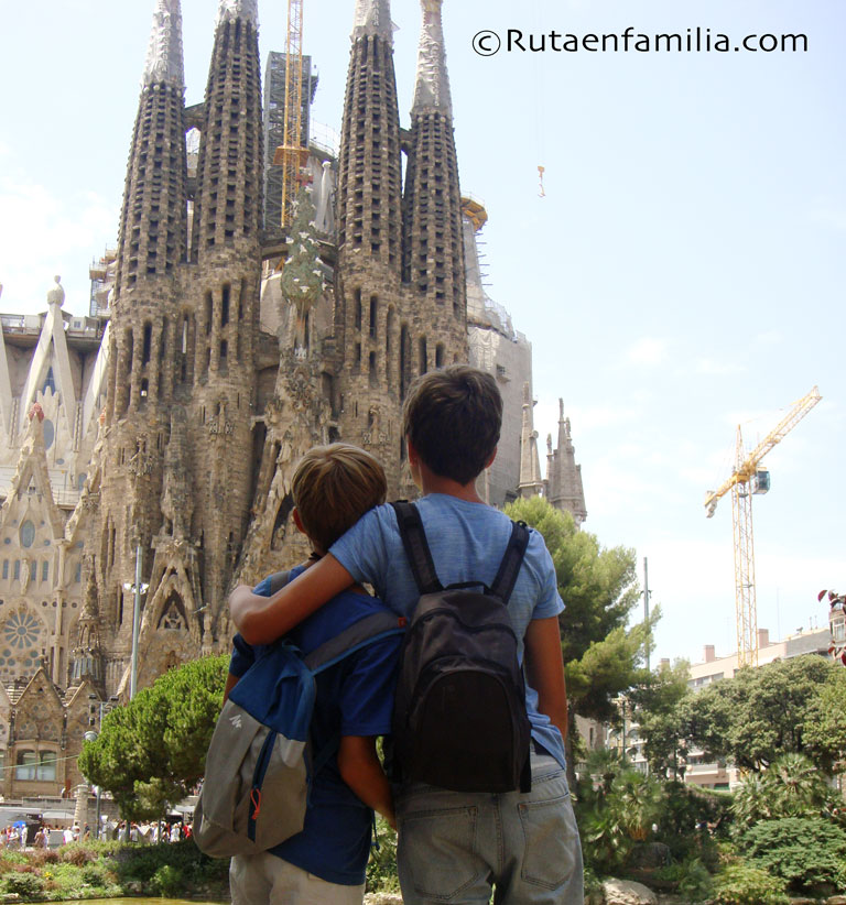 Ruta por la Barcelona de Gaudí con niños • Rutaenfamilia.com